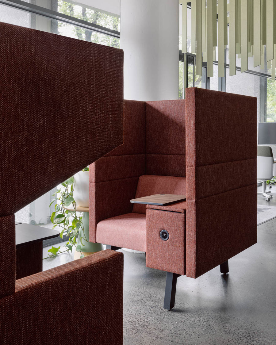 Hybrid Booth Lounge - HOW Group